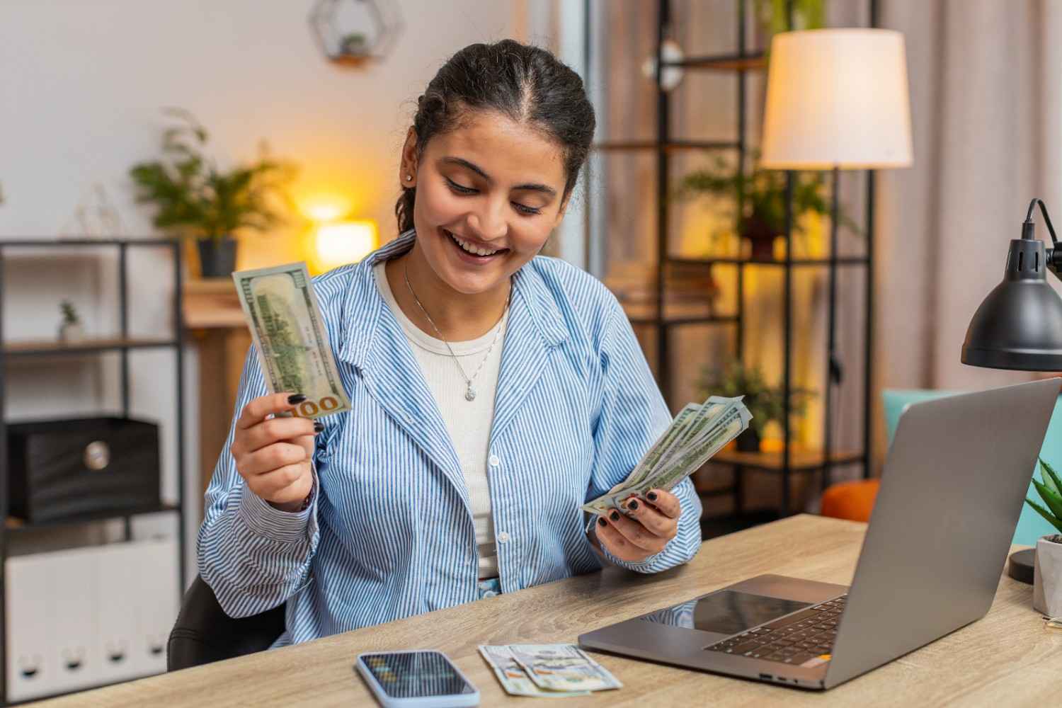 How Smart Loans with Flexible EMIs Support Women’s Financial Growth - Olyv