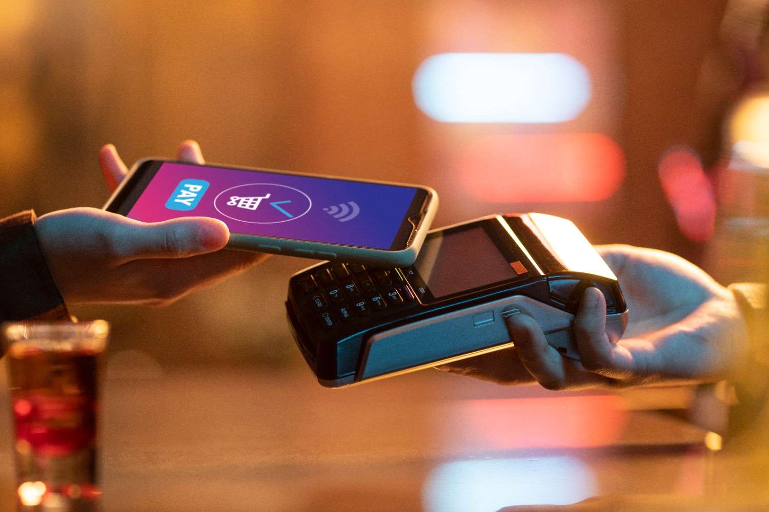 What is a contactless credit card, and how does it work? - Olyv
